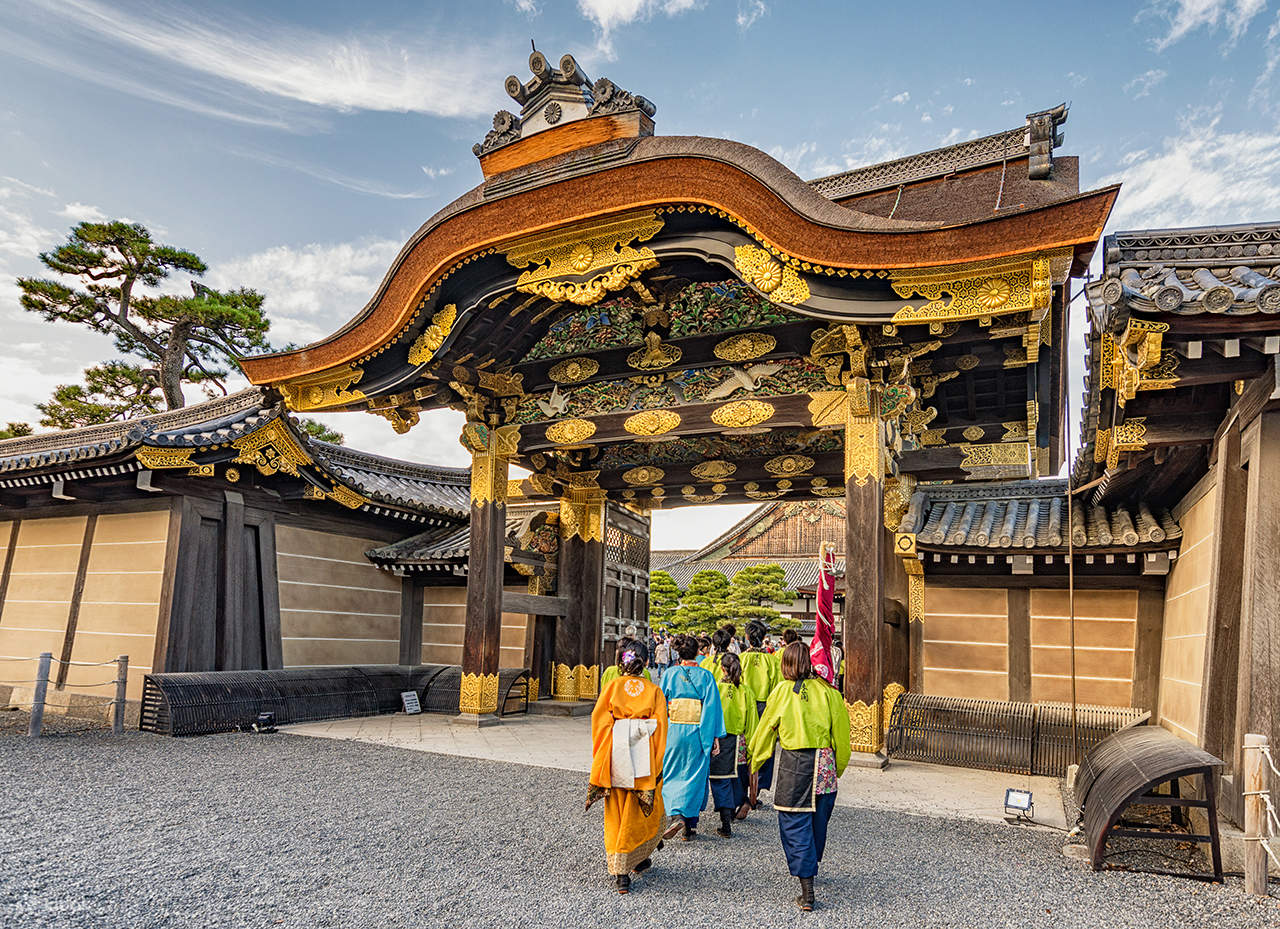 [Kyoto In-depth Tour] Nijo Castle + Kinkakuji Temple + Fushimi Inari ...